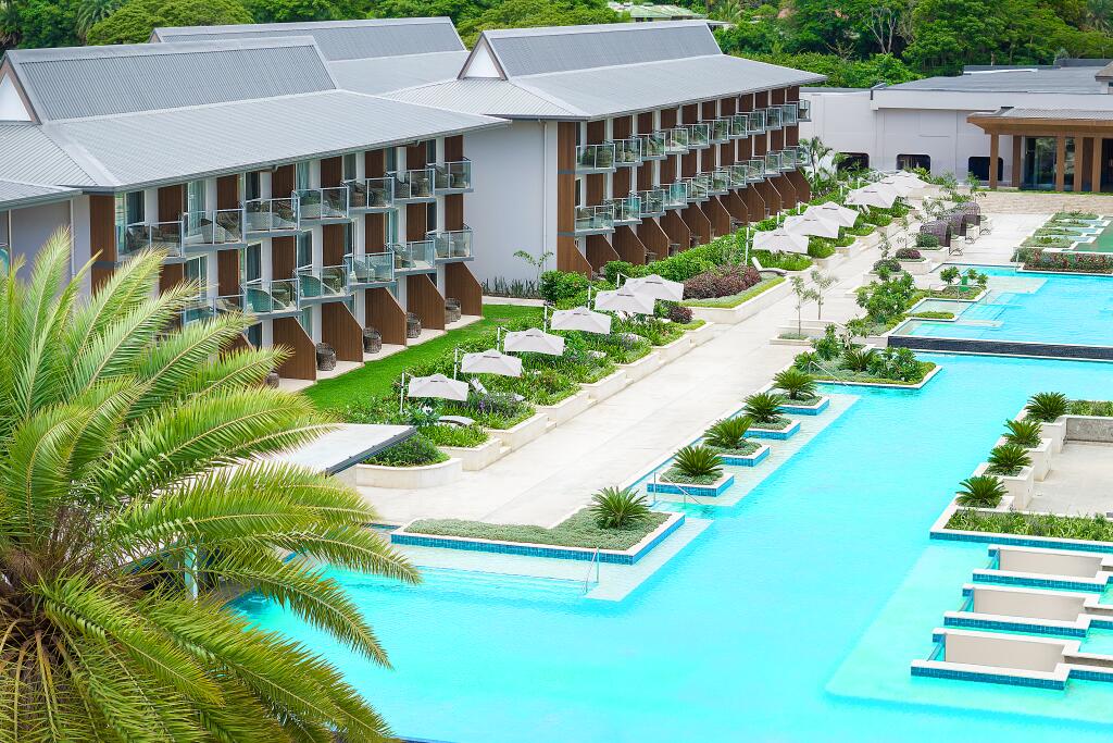 Crowne Plaza Fiji Nadi Bay Resort & Spa | Fiji Hotel Accommodation